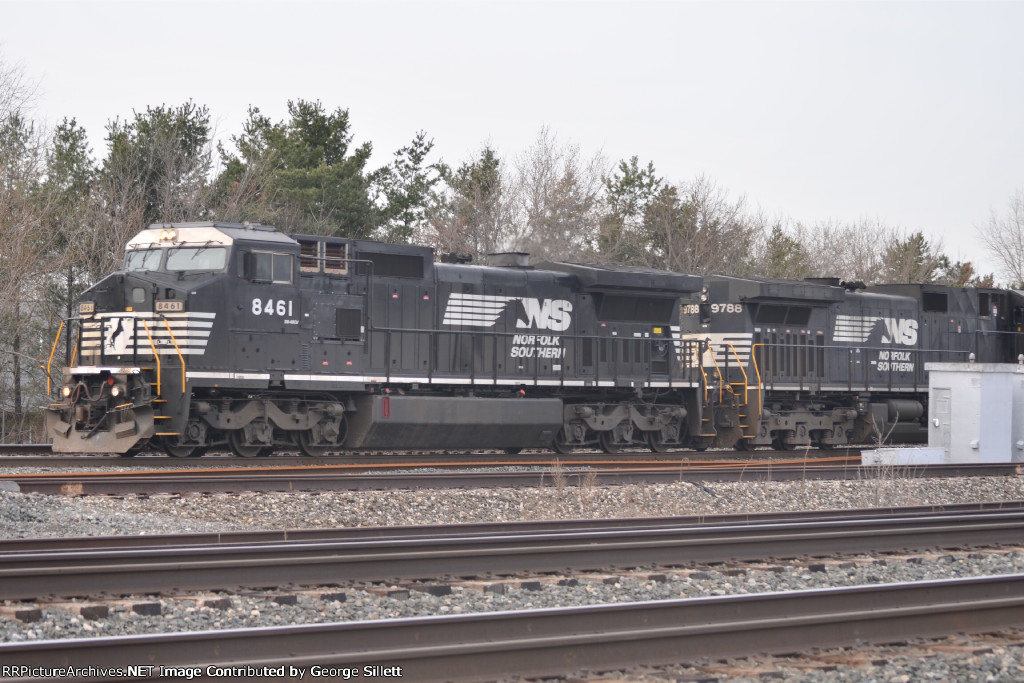 NS 8461 heads west through Berea